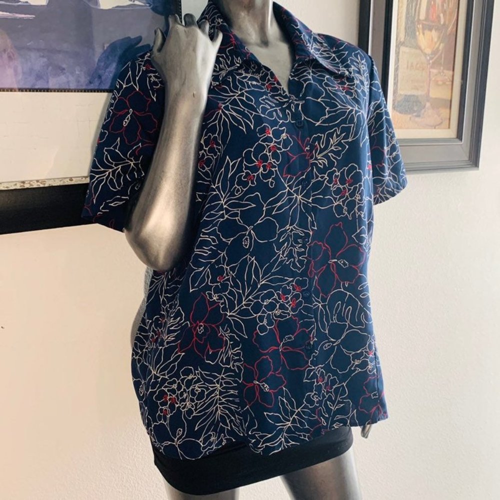 Jaclyn Smith Floral Vacation Style Button Up Top Gem
